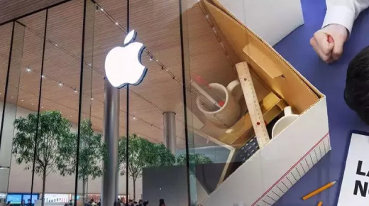 Apple lao dốc sau khi sa thải 100 nhân viên?